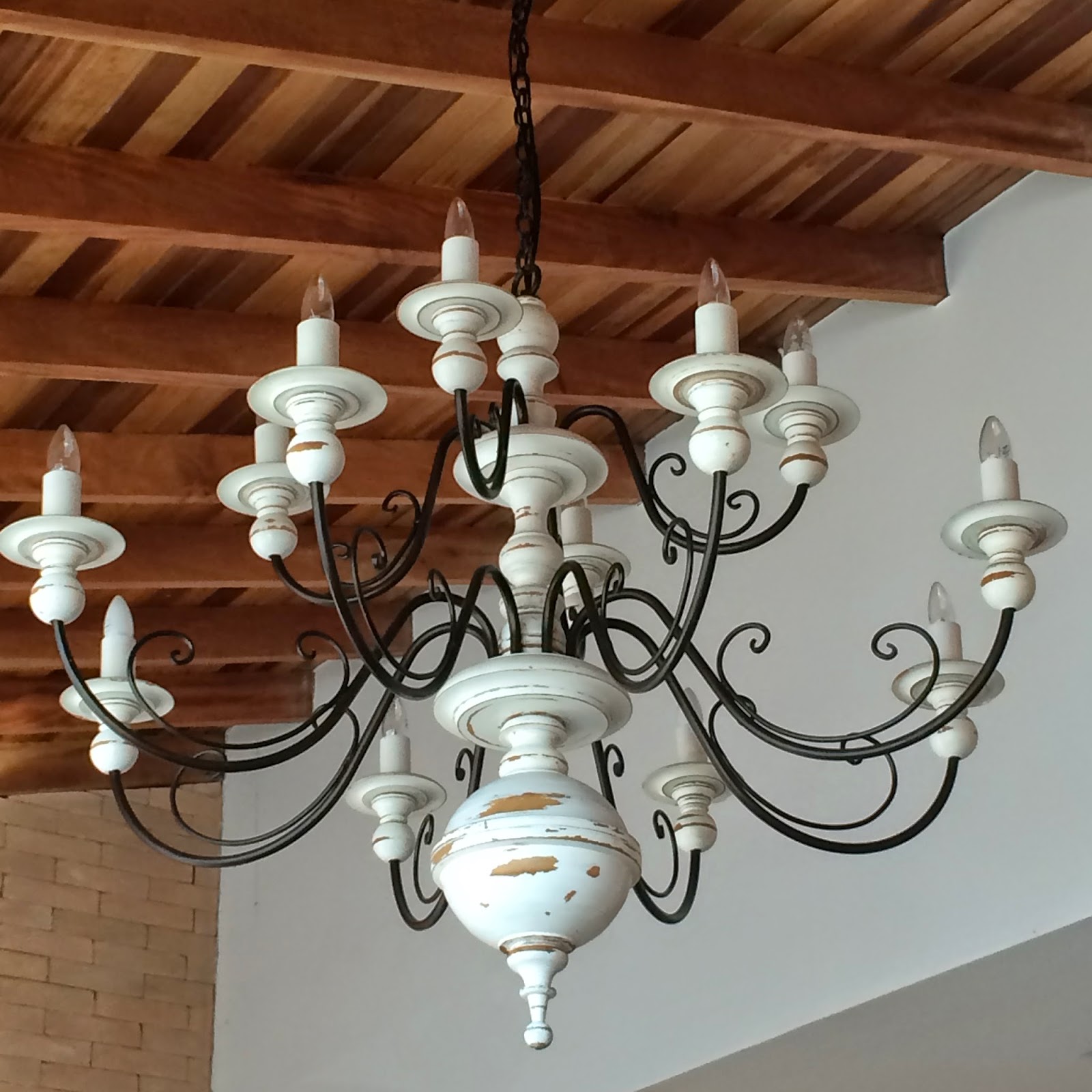 Lustre Rústico em Metal e Madeira Torneada - Inspiração - Casa e Reforma